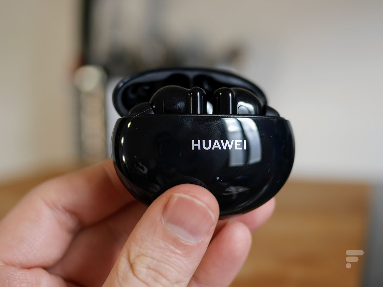 Huawei TalkBand B3, entre oreillette Bluetooth et bracelet connecté Huawei TalkBand B3, entre oreillette Bluetooth et bracelet connecté