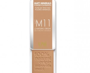 UNE lance un fond de teint minéral mat