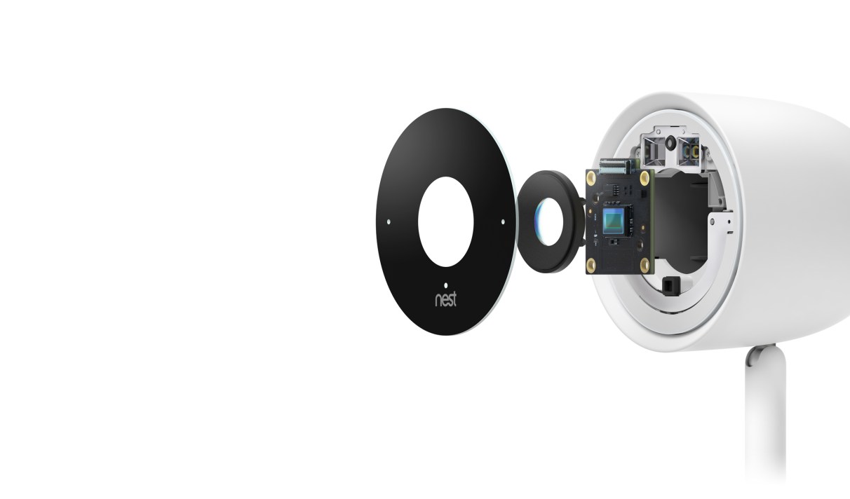 4K et reconnaissance faciale : Nest lance la Cam IQ, une caméra de ...