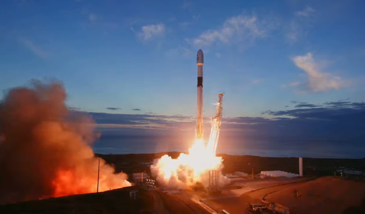 Spacex Met En Orbite Trois Nouveaux Satellites Et Récupère Le Premier